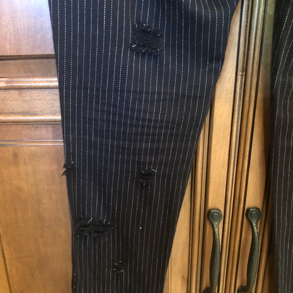 Alice + Olivia | Pants & Jumpsuits | Alice Olivia Pinstripe Distressed ...